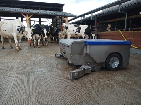 Avenger full manure pick up - Der patentierte Mistsammelroboter von HETWIN